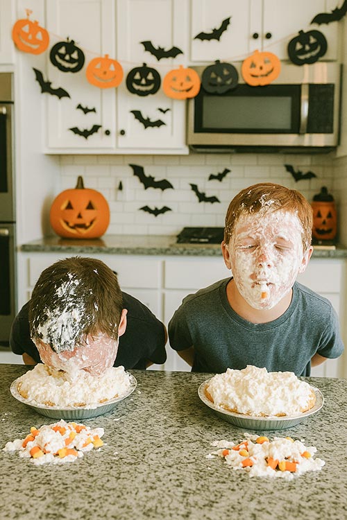 Halloween Minute to Win It Games: 12 Fun and Easy Ideas